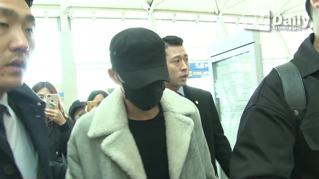 [TD영상] JYJ 김재중 '가려도 가려지지 않는 존재감' - 네이버 TV