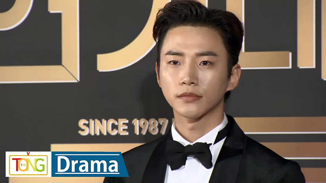 '김과장' 2PM Junho(준호) '2017 KBS 연기대상' 레드카펫 (2017 KBS Drama Awards) - 네이버 TV