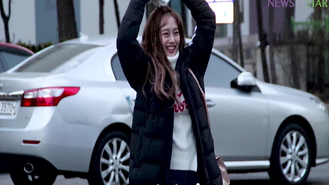 [뉴스인스타] 크리샤 츄 180112 KBS 뮤직뱅크 출근길 - 네이버 TV