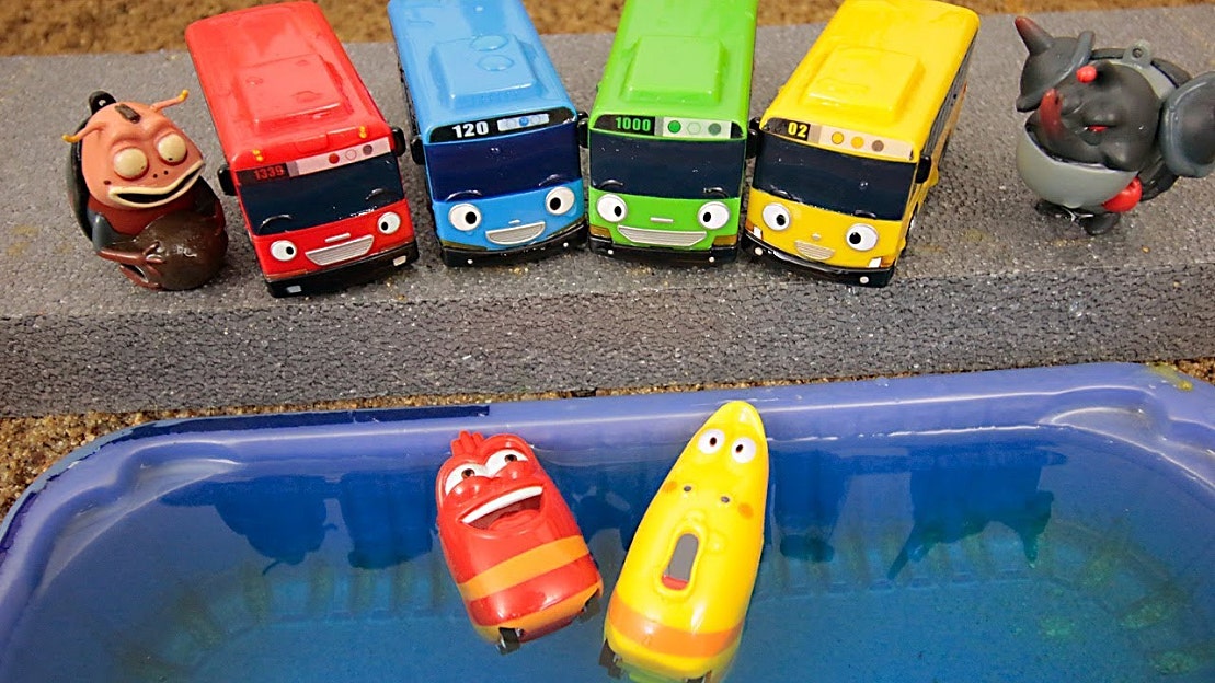 Learning Color Car Toy Pool Play & Larva toy Sand play! Video for kids ...