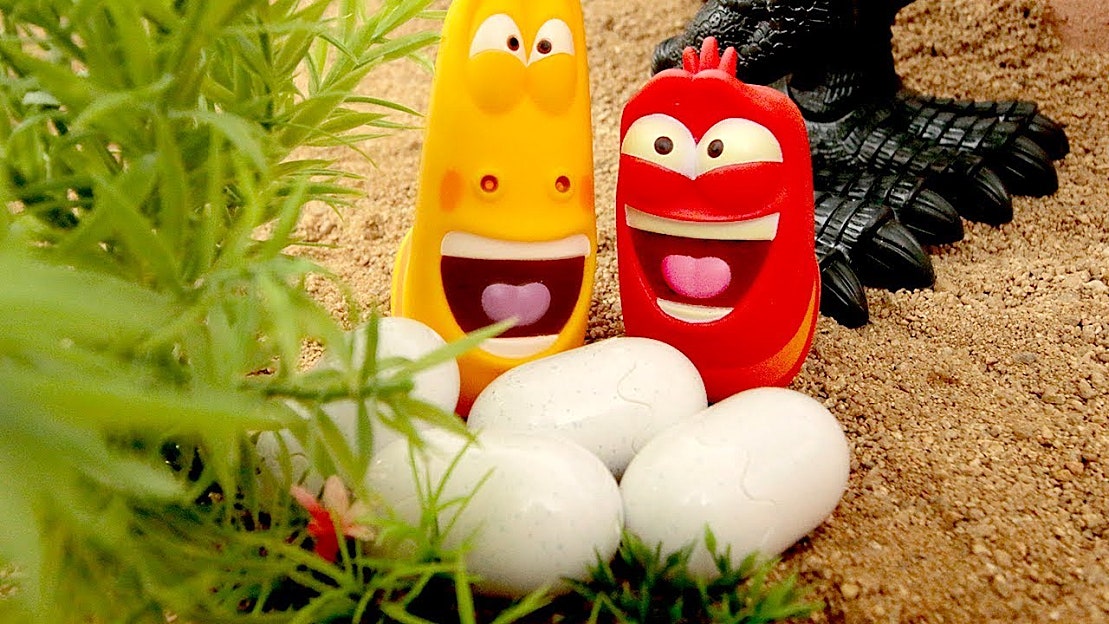 Stealing dinosaur eggs LARVA Toy animation PORORO Sand frame play Video ...