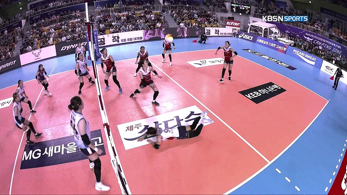 [결승전] 수비의 정석을 보여주는 오지영 선수 - 2018 KOVO컵 프로배구대회 4세트 - 네이버 TV