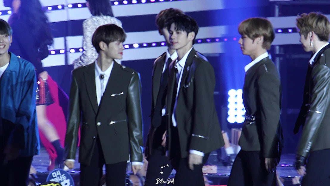 181020 원아시아페스티벌 | 엔딩 | WANNAONE 옹성우 직캠 - 네이버 TV