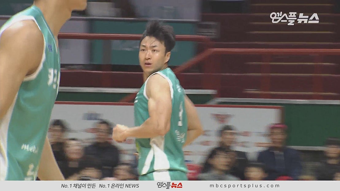 [3Q] 'KCC의 추격 의지를 꺾는 KT의 3점포' - 네이버 TV