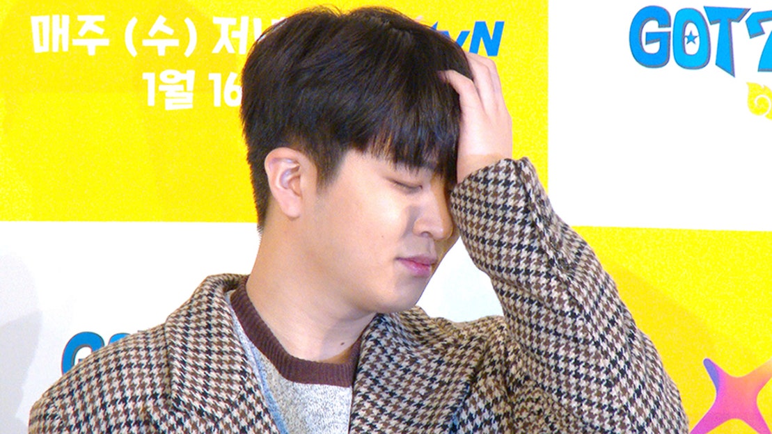 [4K영상] ‘GOT7의 레알타이’ 갓세븐(GOT7) 영재, 매력 넘치는 영재미모(190107) - 네이버 TV