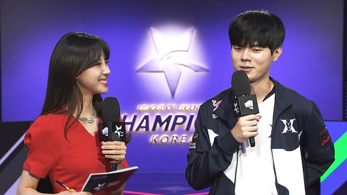 '기세 좋은 팀을 이겨서 좋아요' 오늘의 MVP Deft의 인터뷰 - 네이버 TV