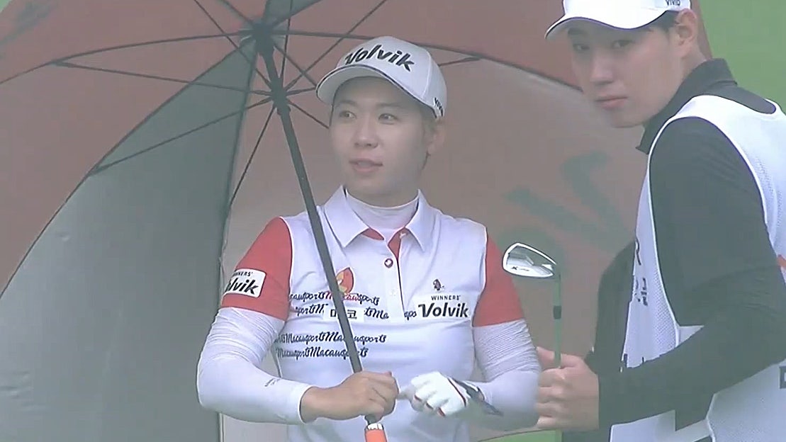 우천속에서 날카로움 잃지 않는 김연송의 버디 퍼팅 [BOGNER MBN 2R] - 네이버 TV