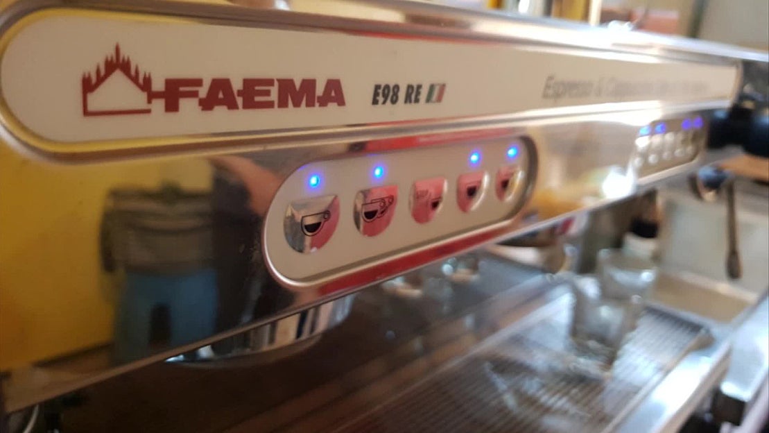 홍익분식 업소용커피머신 훼마(FAEMA) E98 RE 설치스토리 - 네이버 TV