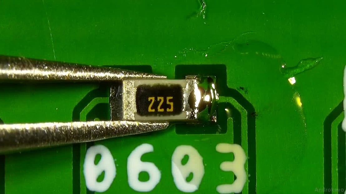 인두기를 사용한 0603, 0402, 0201, 01005, 008004 SMD 소자 납땜(솔더링)영상 - 네이버 TV