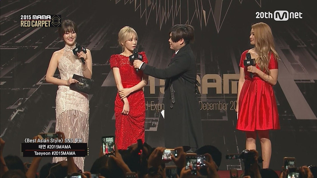 [2015MAMA] Redcarpet _ 태연(TAEYEON) - 네이버 TV