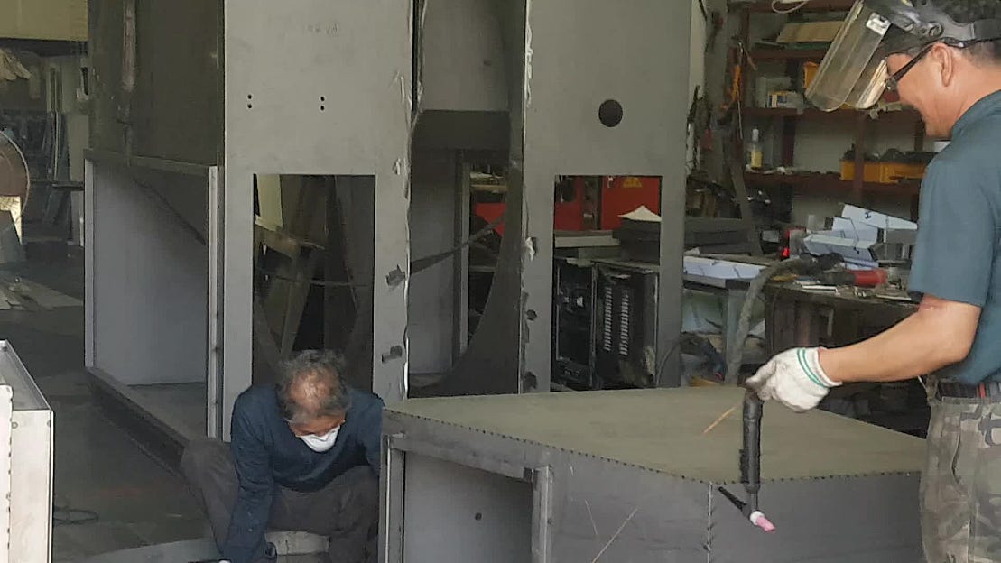 스텐구조물 철구조물 제작 철제 환풍기 환풍구제작 기계장비케이스제작 기구물제작 스텐레스가공스텐덕트제작 닥트제작 철재케이스제작 스텐케이스 스텐선반제작 스텐함 철재함