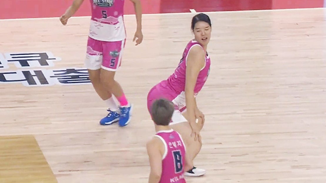 '미국 스웩' 박지수의 3점 슛 세리머니 [2019-20 WKBL올스타] - 네이버 TV