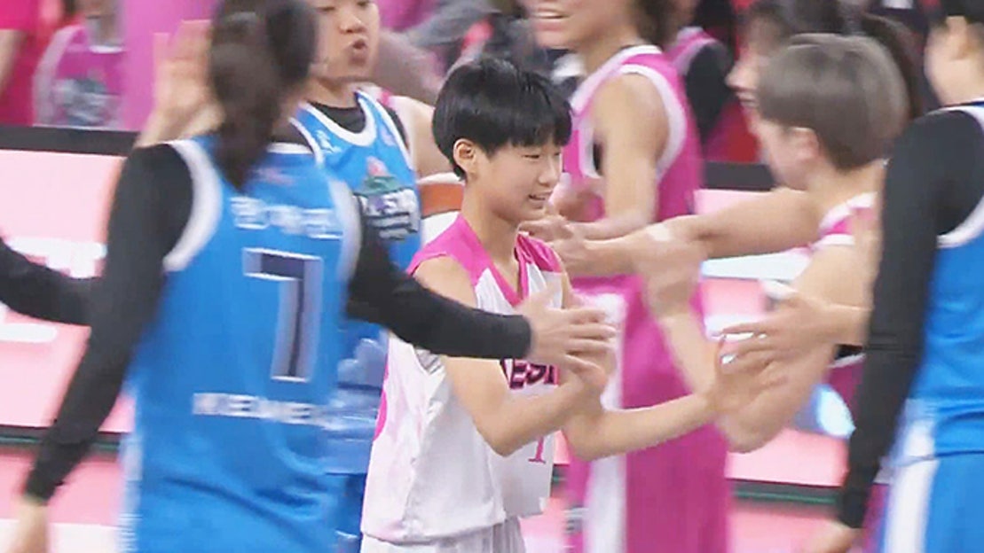 대신 초등학교 농구부 주장 박은성 선수의 시투 [2019-20 WKBL올스타] - 네이버 TV