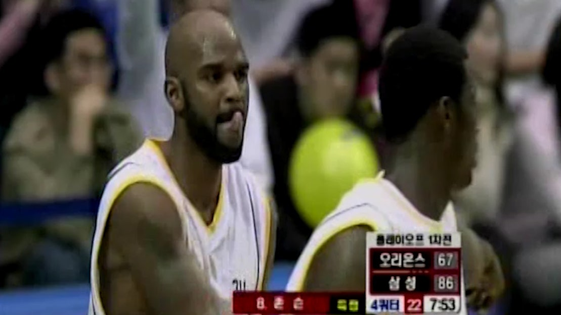 4쿼터, 시작부터 빠른 속공을 만들어내며 득점까지 성공시키는 올루미데 오예데지 [05-06시즌] - 네이버 TV