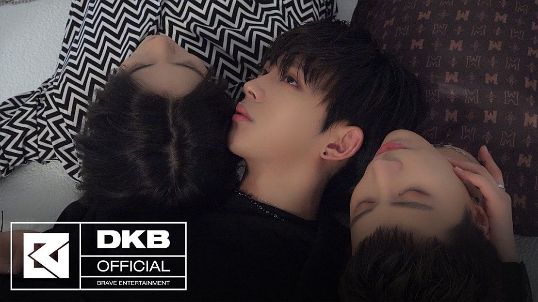 DAKCUMENT #27 닼둥이들의 첫 화보 나들이(DKB's first magazine shoot!) 😎 (Feat. bnt) - 네이버 TV