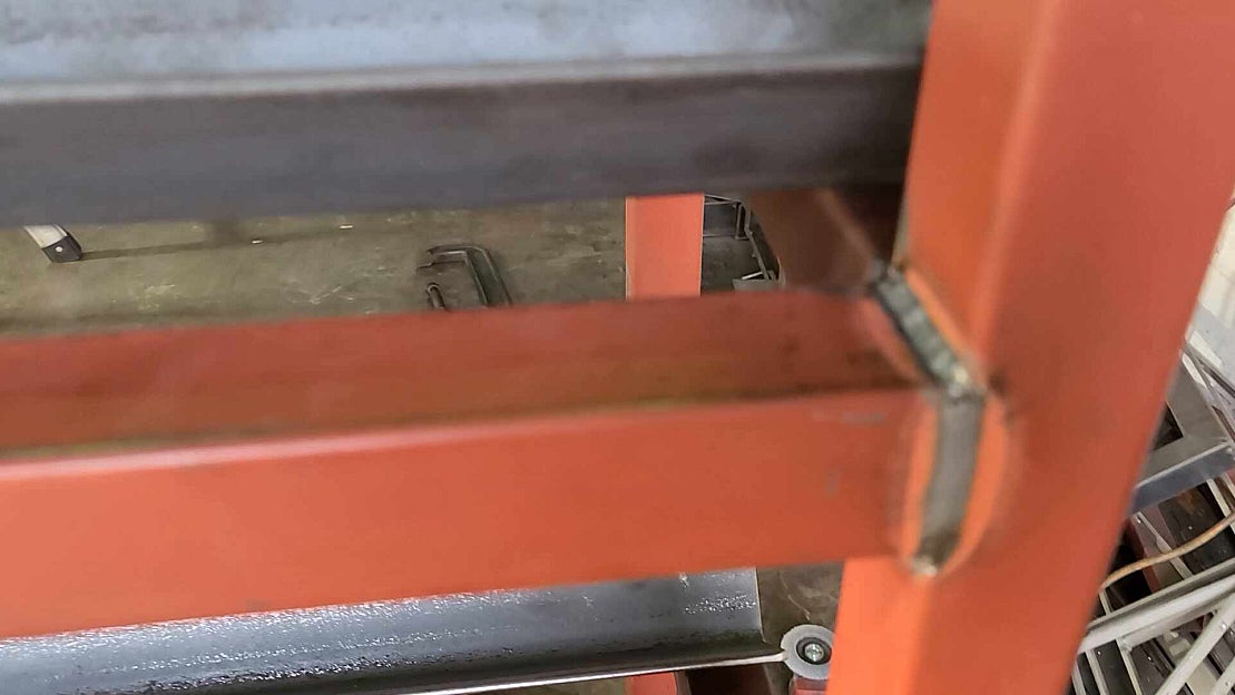 철구조물 제작 철재선반 철제앵글 제품 진열대 철제테이블 철제다이 철제케이스 주문제작 각파이프용접 사각파이프 철제테이블 다리 용접 스텐구조물 제작 스텐케이스제작 스텐선반