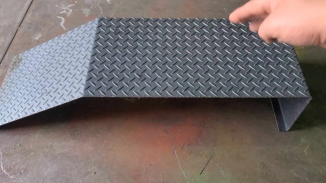 철구조물 제작 주차장 진입로 경계석 받침대 제작단차 문턱 계단 경사로 차량 진입판 상가 카업 주차 보도블럭 받침대 주차받침대 버팀목제작 화물차 물받이 제작 포크레인