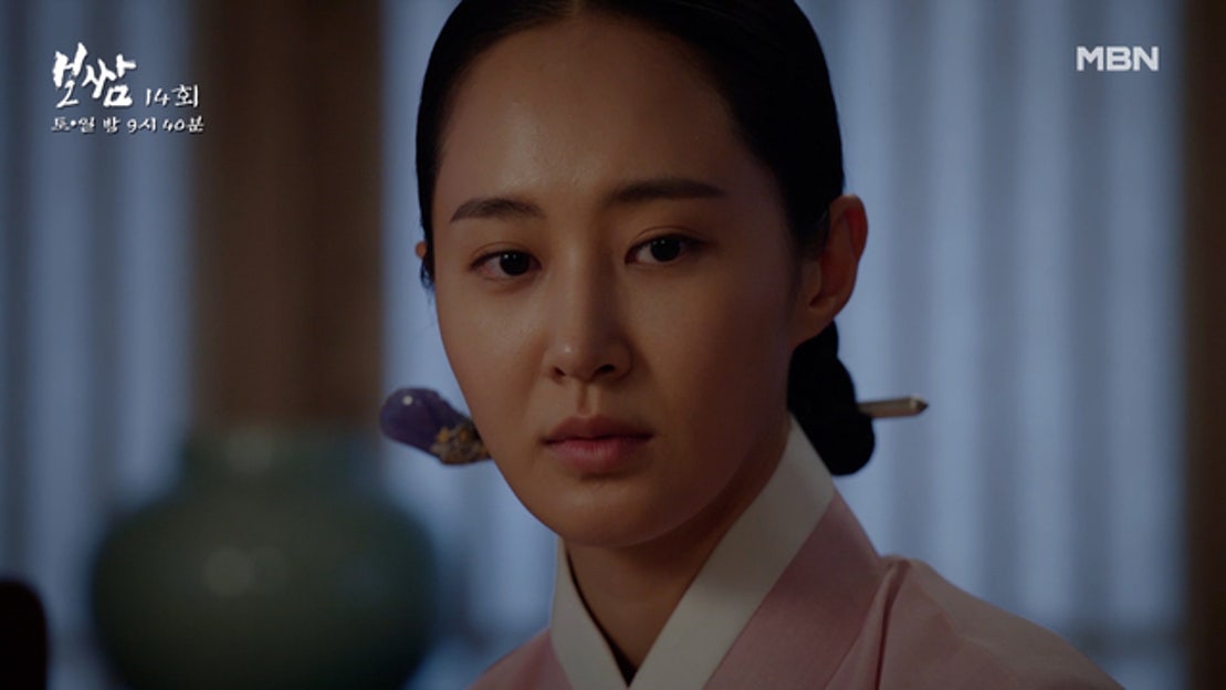 '큰 大, 돌 ㅅ…' 권유리, 정일우 이름 한 땀한 땀 수놓으며 걱정하는 그녀..! 그리움에 매만지기만.. MBN 210613 방송 - 네이버 TV