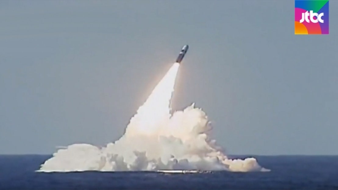 SLBM 수중 발사시험 세계 7번째 성공…신형 미사일도 공개 - 네이버 TV
