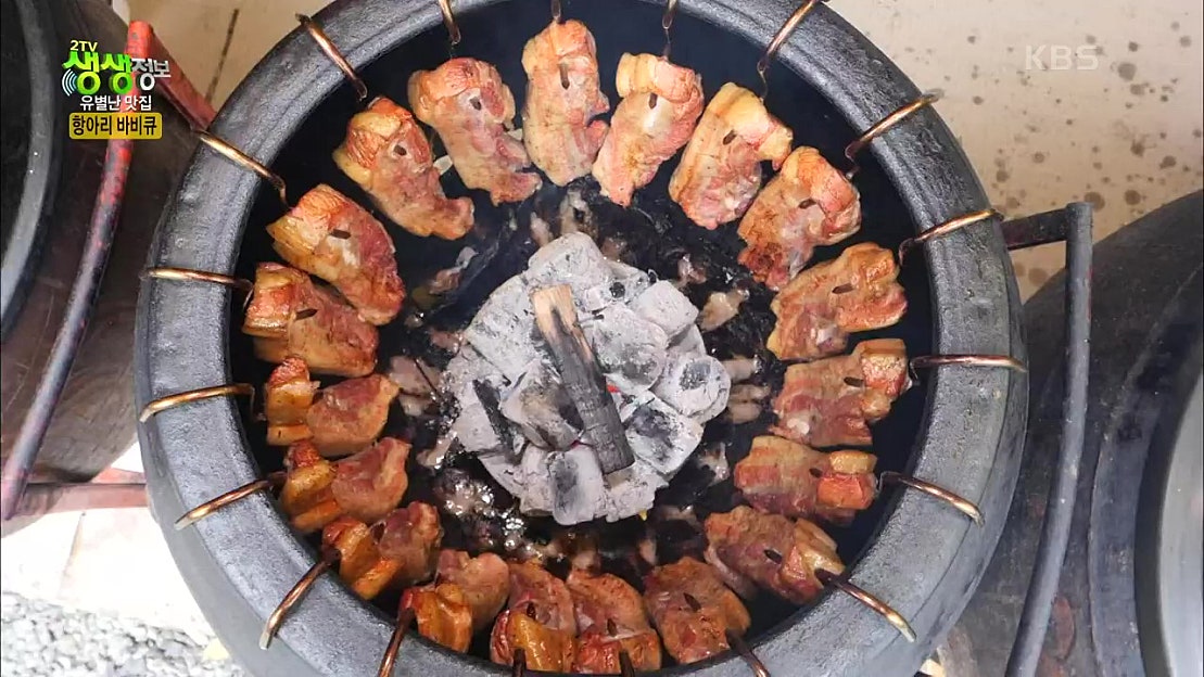 육즙이 촉촉~하게 살아있다! 참나무로 훈연한 ‘항아리 바비큐’ | KBS 211006 방송 - 네이버 TV