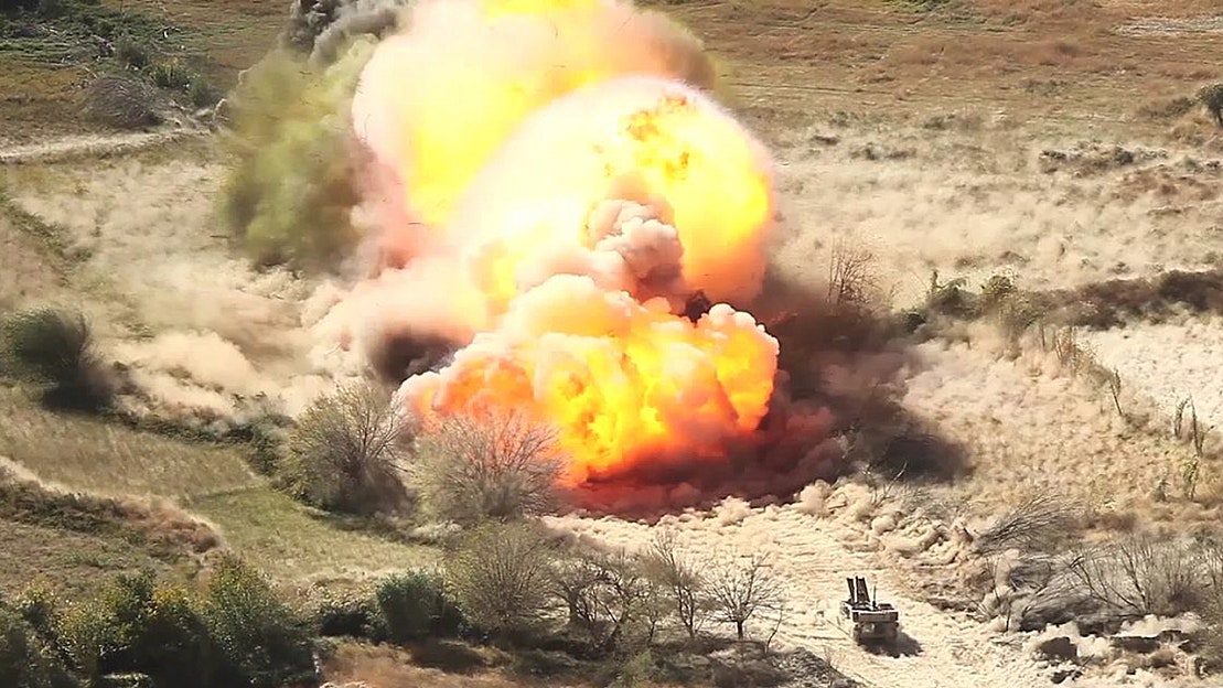 지뢰 및 장애물 제거 배낭식 휴대용 선형폭약( Mk.7 APOBS)과 미클릭의 위력! - 네이버 TV