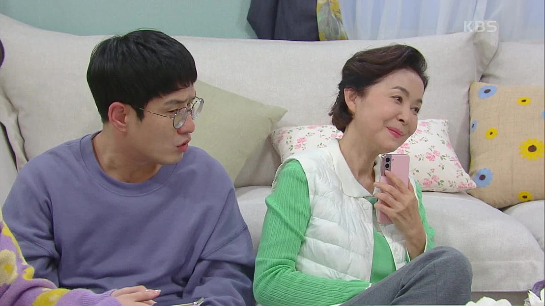 ＂저희도 아는 분이세요?＂매번 누구랑 통화하는지 궁금한 가족들 | KBS 220105 방송 - 네이버 TV