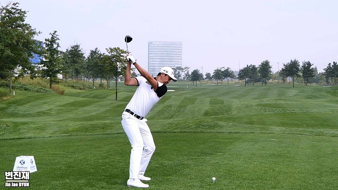 [KPGA Swing] 변진재의 크고 높은 아크를 활용한 티샷 - 네이버 TV