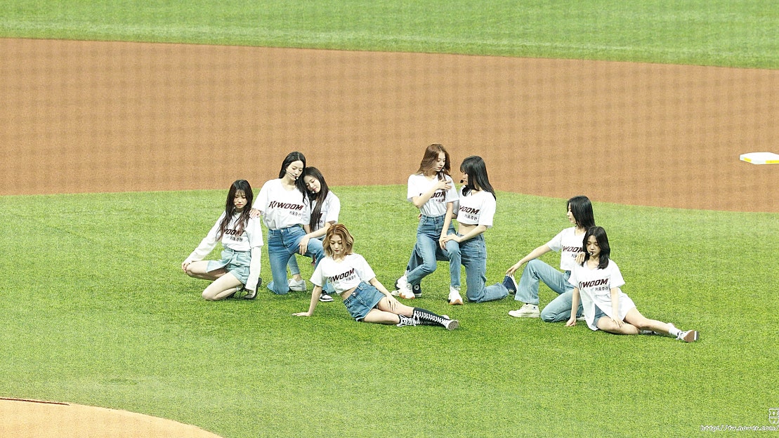 220406 프로미스나인(fromis_9) 직캠 - DM (2022 KBO리그 축하공연) - 네이버 TV