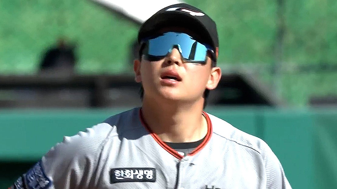 정은원, 치명적인 실책으로 두 점 헌납 / 5회말 - 네이버 TV