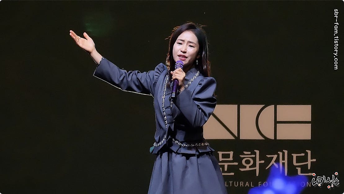 홍자(Hong Ja) ‘까딱없어요’ 서울장미축제 중랑구민 노래자랑 축하공연 직캠(Fancam) - 네이버 TV