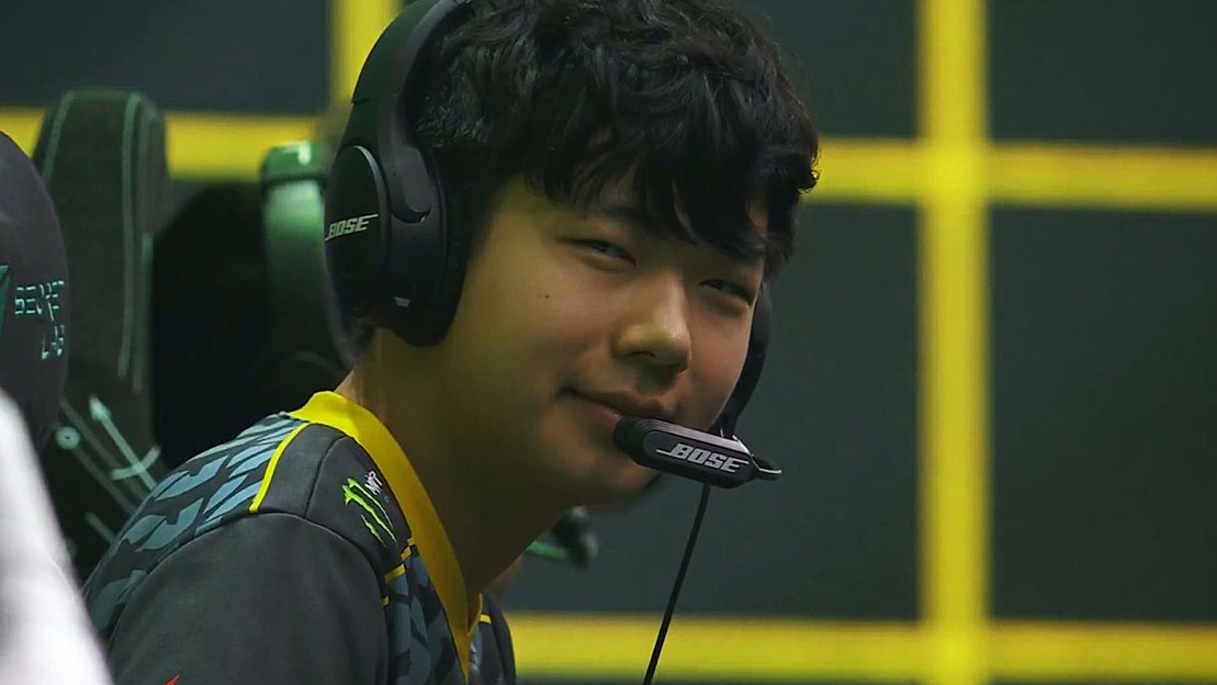 RNG-EG MSI 녹아웃 스테이지 Day1 2세트 하이라이트 - 네이버 TV