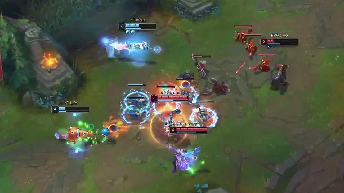 VicLa의 슈퍼 플레이와 Rascal의 솔로 킬로 초반을 앞서는 KT - 네이버 TV