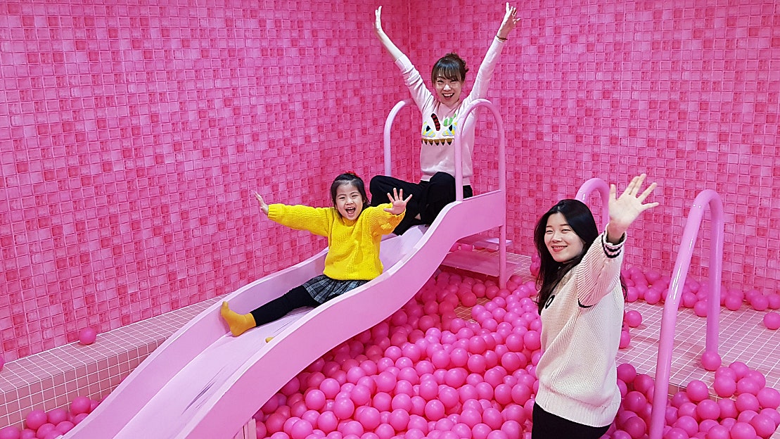 서은이의 컬러품 뮤지엄 Watermelon Swing in the Colorful Museum - 네이버 TV