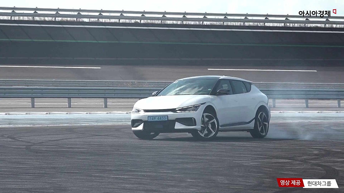 EV6 GT 공도 및 드리프트 영상 - 네이버 TV