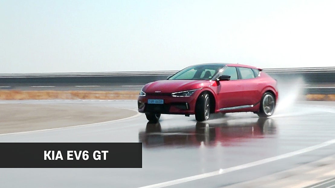KIA EV6 GT 200km/h 넘게 달리면 배터리가...그래도 국산차 가속 1등 - 네이버 TV