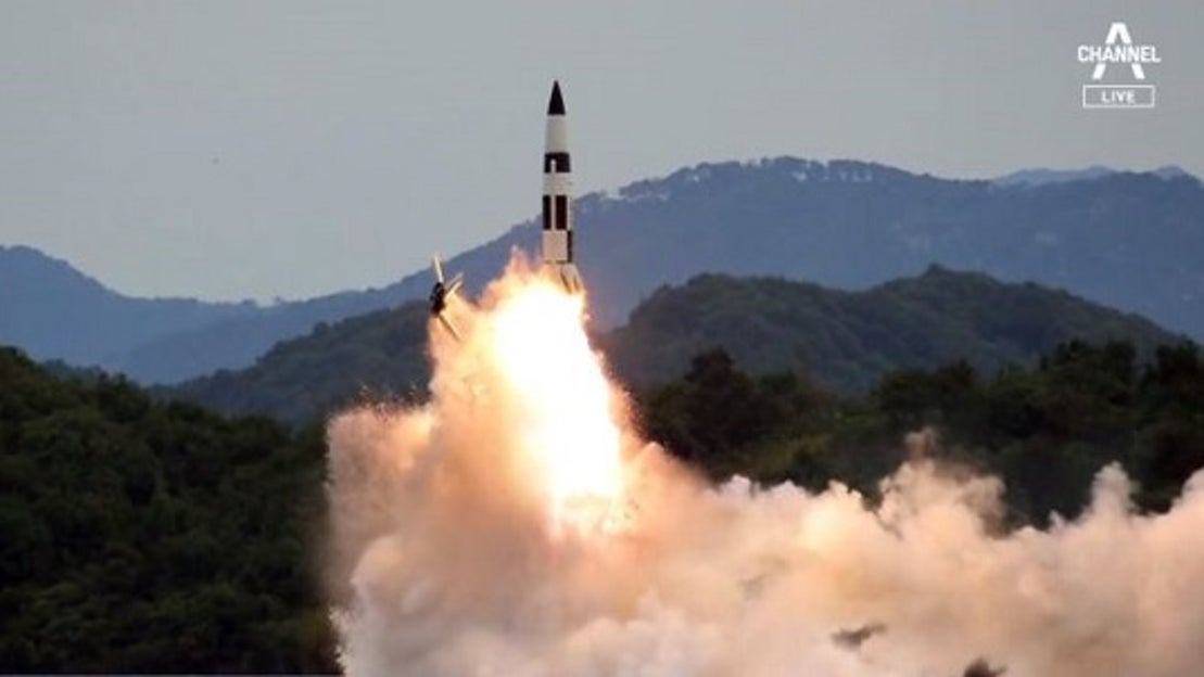 북 야심차게 공개한 ‘저수지 SLBM’, 1월 사진 재활용? - 네이버 TV