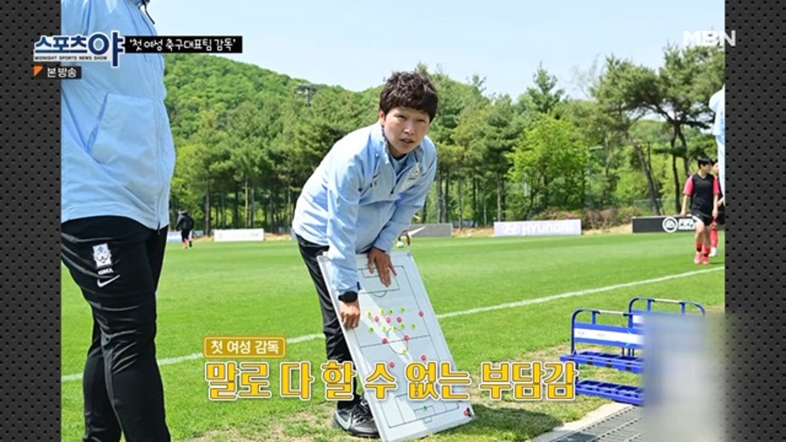 말로 할 수 없는 부담감이 있었다는 황인선 감독 MBN 221027 방송 - 네이버 TV