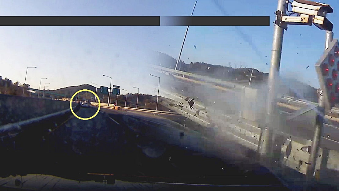 고속도로 사고 발생 시 갓길 정차가 최우선 ( ️삼각대는 갓길에 설치) | JTBC 221110 방송 - 네이버 TV