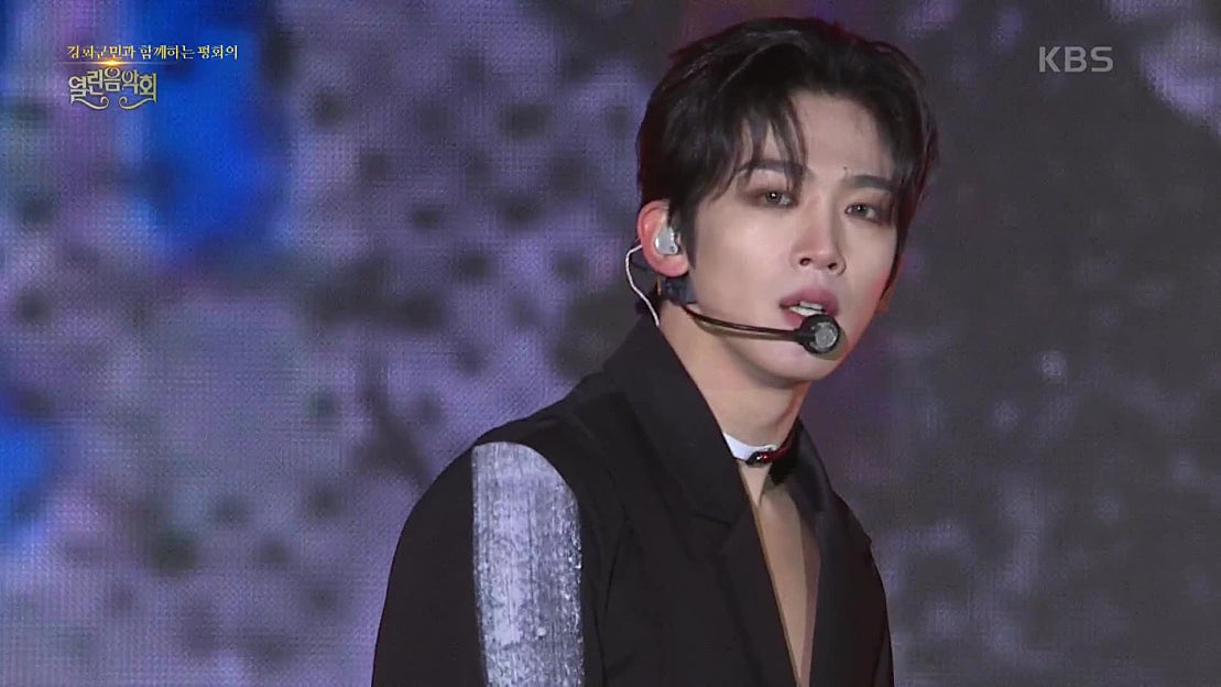 위아이(WEi) - Spray | KBS 221120 방송 - 네이버 TV