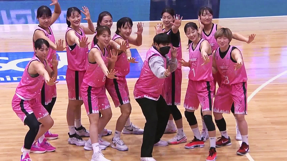 '무적의 슛이 필요해' 궁극의 기술을 펼치는 신지현 [2022-23 WKBL올스타] - 네이버 TV