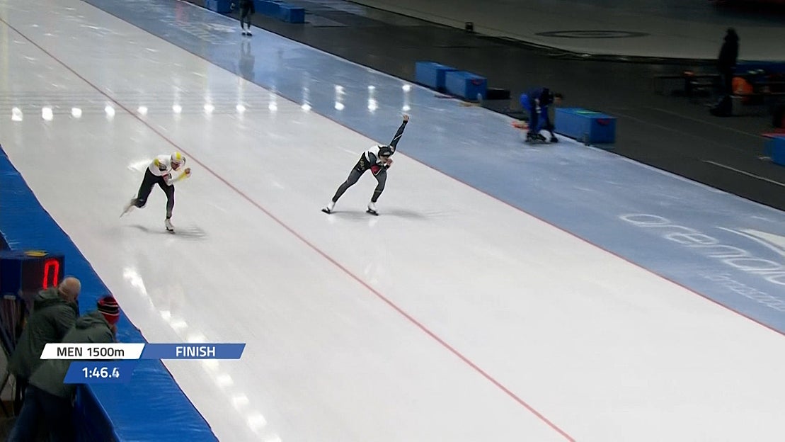 비슷한 기록으로 들어오는 바트 스윙스와 야마다 마사야 [월드컵 5차 남자 1500m] - 네이버 TV