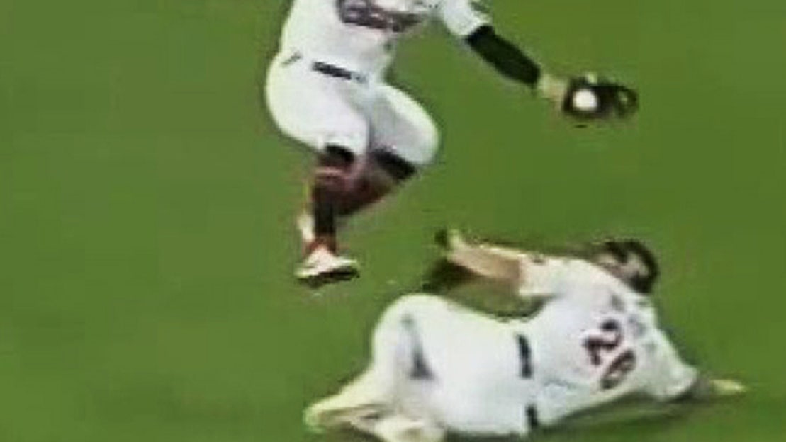 '전준우의 서커스 수비' 누워있어 내가 다 막을게 #ShortForm - 네이버 TV