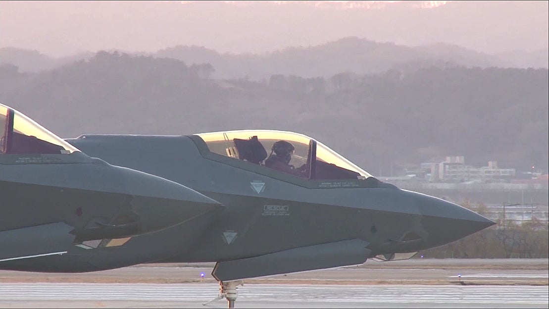 김정은 위에 떠도 모르는 F-35A 야간 훈련…36시간 연속 출격 - 네이버 TV