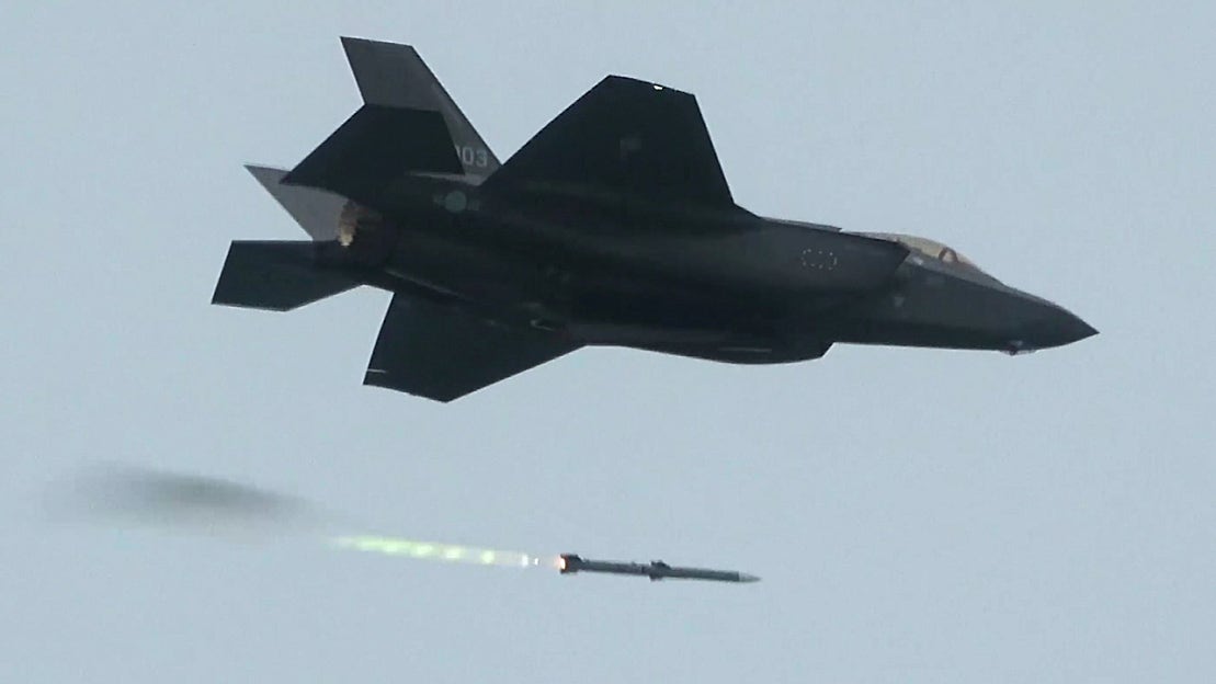 공군 F-35A AIM-120 암람 공대공 미사일 발사 등 공군 전투기 공대공, 정밀폭격훈련 영상 - 네이버 TV