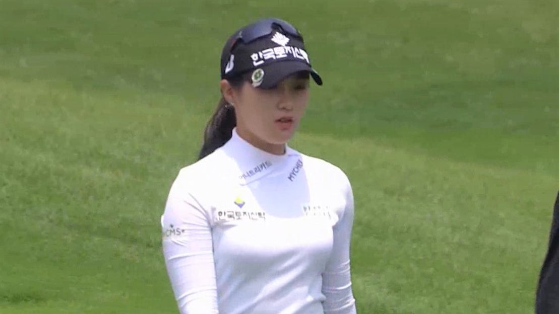 홀 가까이 굴러오는 박현경의 7번 아이언샷 [셀트리온 FR] - 네이버 TV