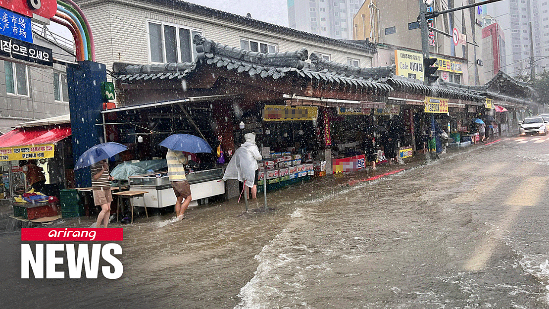 Live from Donghae City, Gangwon-do Province: Typhoon Khanun piercing ...
