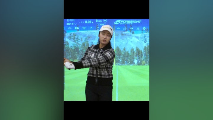 KLPGA 한진선 프로의 8번 아이언 스윙 꿀팁 #shorts #golf #골프 #골프스윙 #스윙레슨 #klpga - 네이버 TV