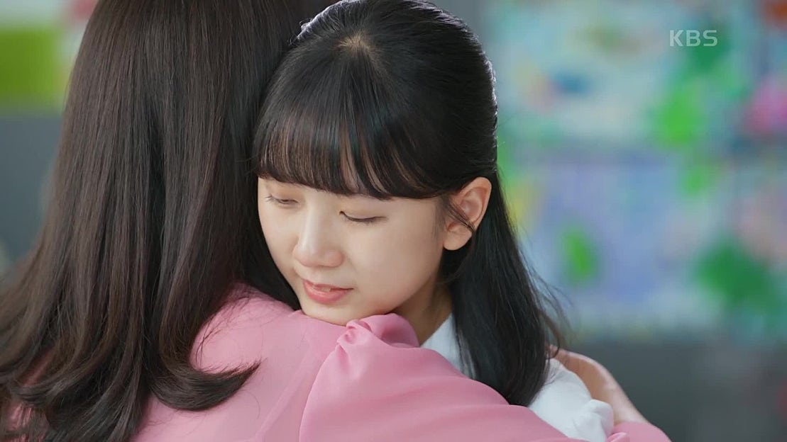 반소영에게 직접 접은 카네이션을 선물하는 김시은 | KBS 230830 방송 - 네이버 TV