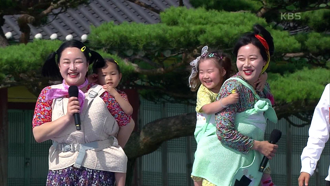 육아 스트레스 풀러 온 다은이 엄마, 아윤이 엄마! 유지인, 김가희 씨의 어부바 + 막춤 | KBS 230924 방송 - 네이버 TV