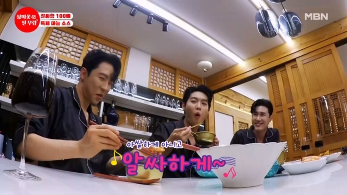 노래가 절로 나오는 알싸~ 한 마늘 소스가 신의 한 수! MBN 231031 방송 - 네이버 TV